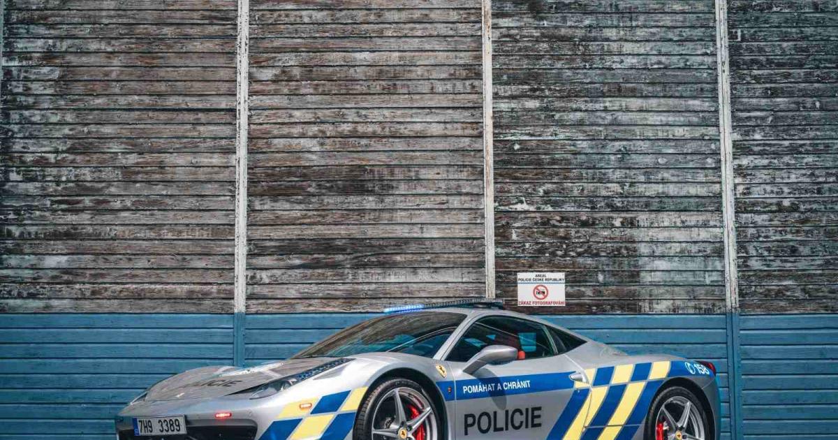 Czech police confiscate a Ferrari, then use it to chase criminals ...