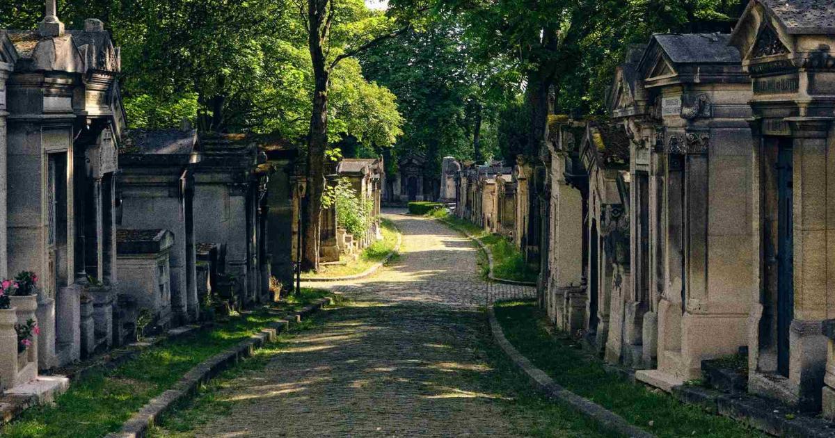 A different look at Parisian cemeteries on All Saints Day | TheMayor.EU