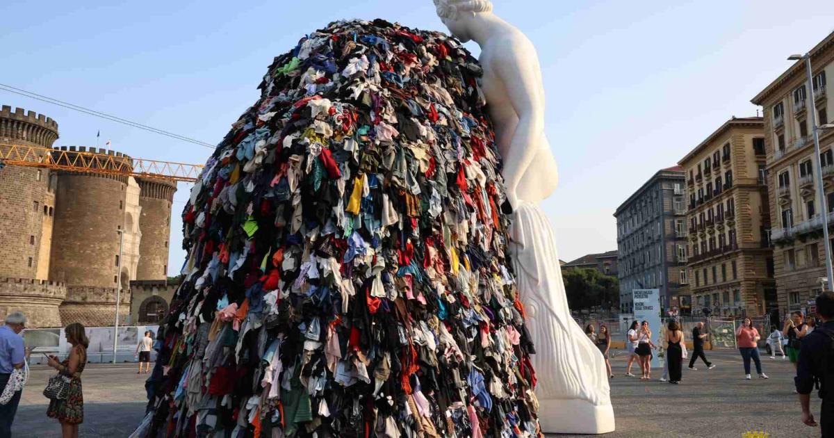 Naples sets up giant Venus sculpture as a commentary on waste | TheMayor.EU
