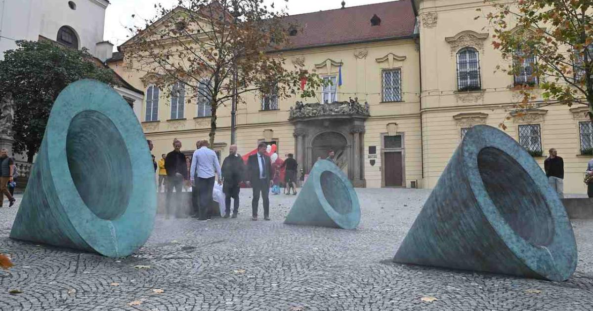 These odd sculptures in Brno will serve as futuristic water fountains ...