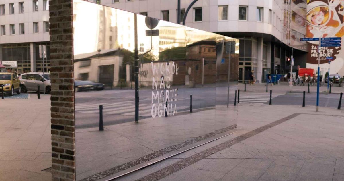 One-way mirror wall commemorates Warsaw Ghetto uprising anniversary ...