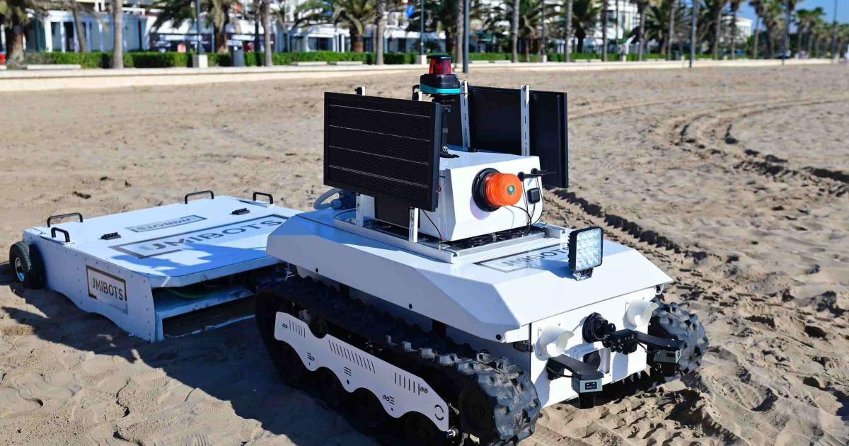 Valencia trials world's first beach cleaning robot | TheMayor.EU