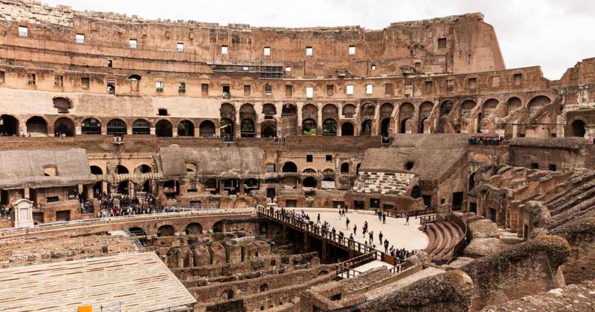 Rome’s Colosseum once again a tourist graffiti target | TheMayor.EU