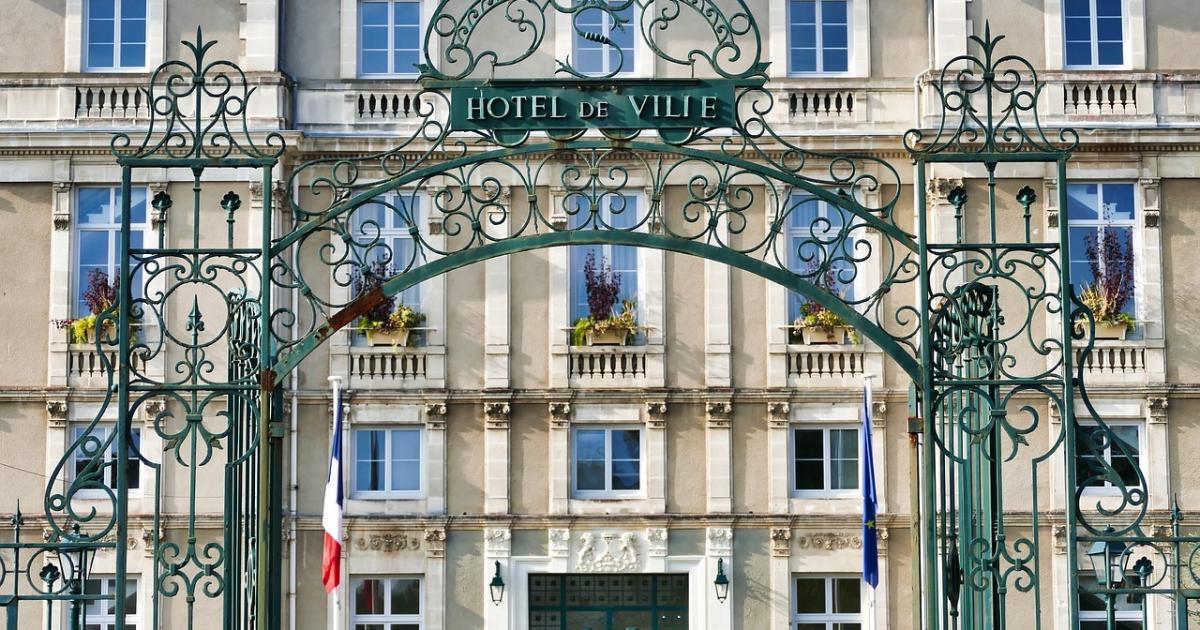 French mayors praise announcement for increased decentralization