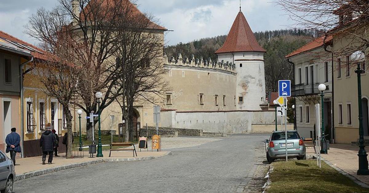 Citizens celebrate return of fountain after 22-year absence