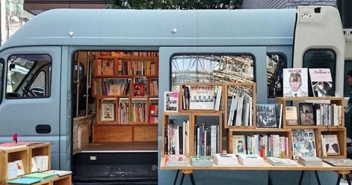 A library on wheels is giving free books in the Cluj-Napoca countryside ...