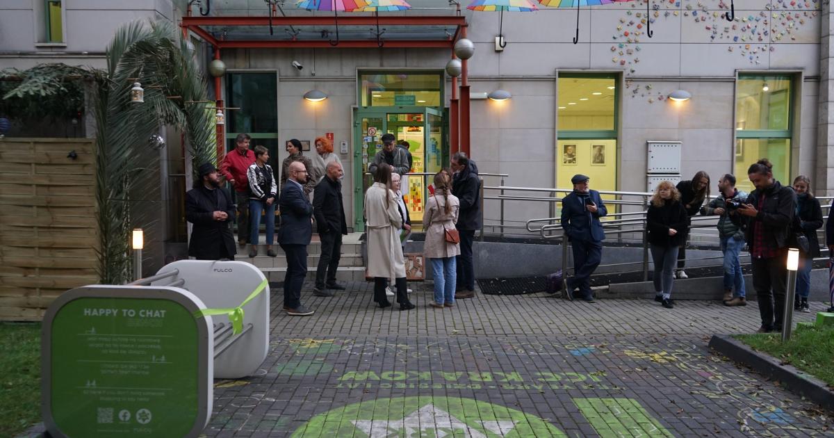 Gaduławka, the first 'Happy to Chat' bench in Poland opens in Krakow ...