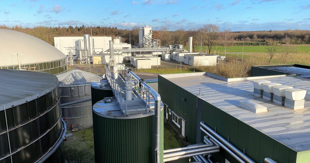 World‘s first carbon-neutral airplane fuel plant opens in Germany ...