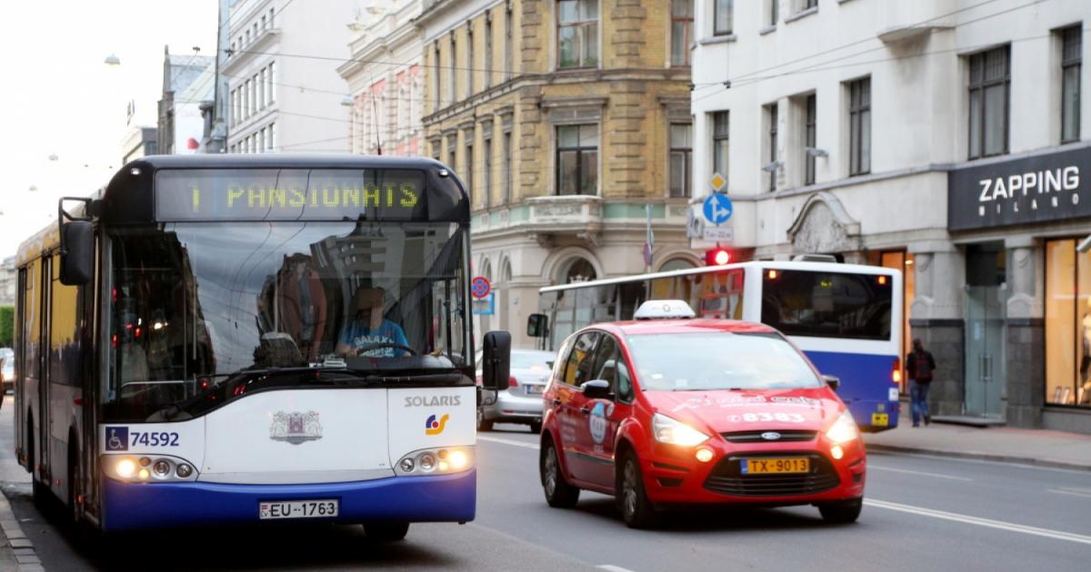 Riga equips buses with lights to indicate safe occupancy levels ...
