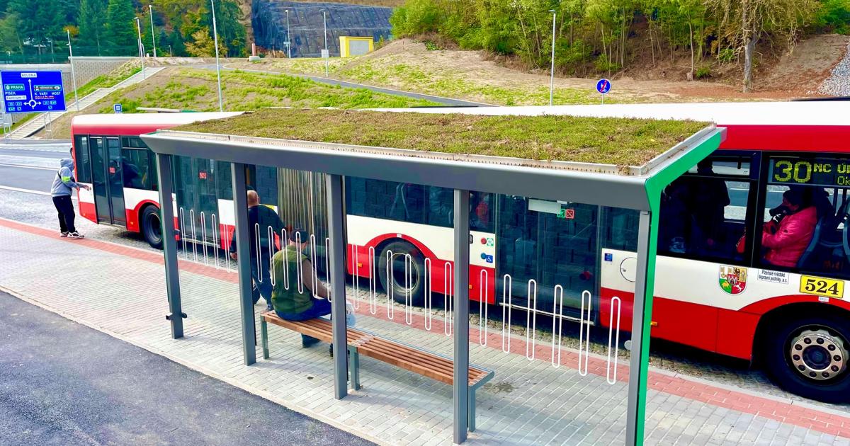 Pilsen begins installing green roofs on bus stops | TheMayor.EU