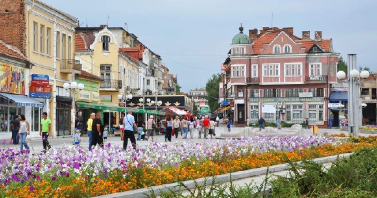 Bulgarian towns forced to turn off street lights to save on electricity ...